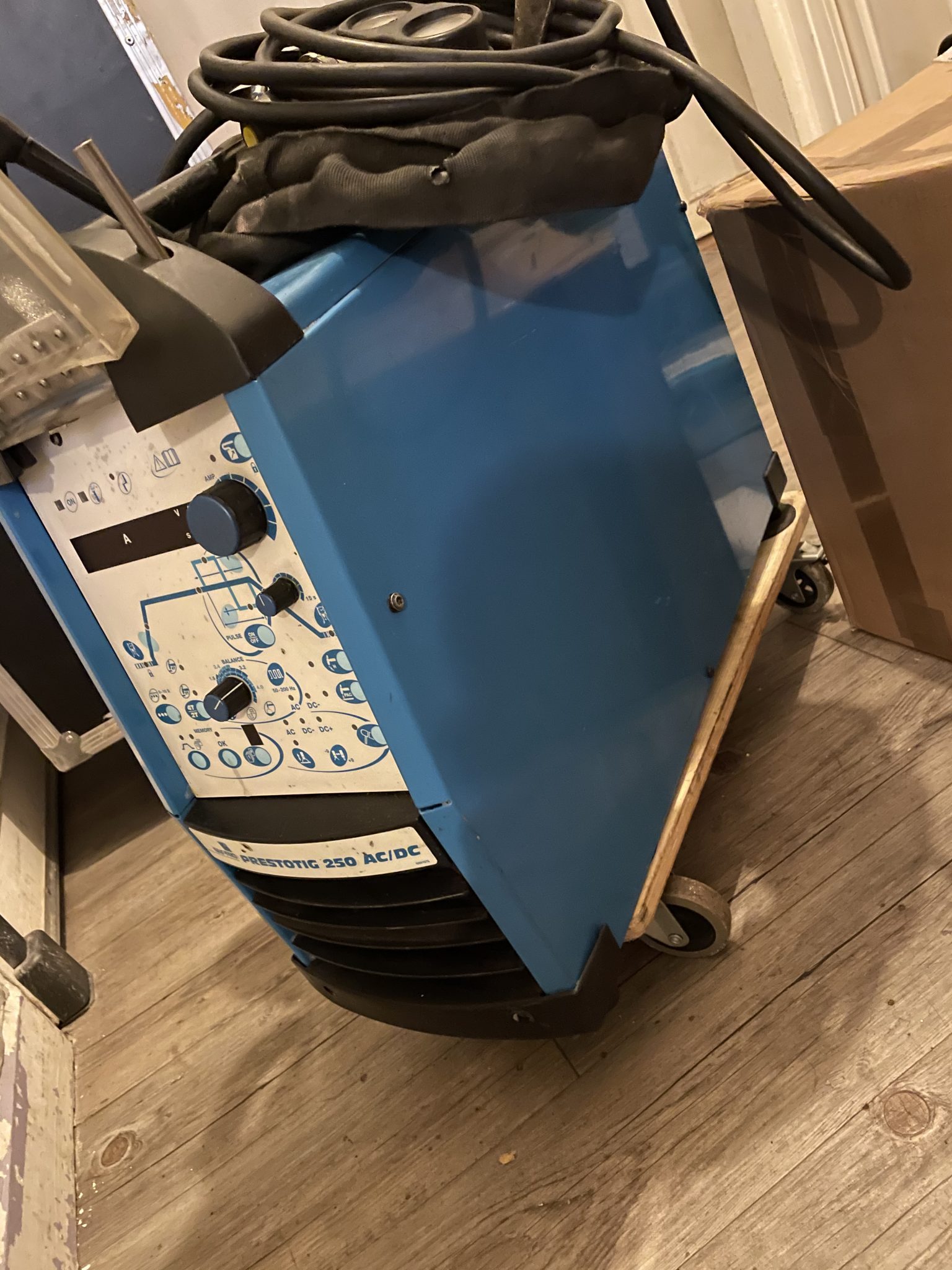 SAF-FRO prestotig 250 AC/DC: poste à souder tig – ABX Outillage